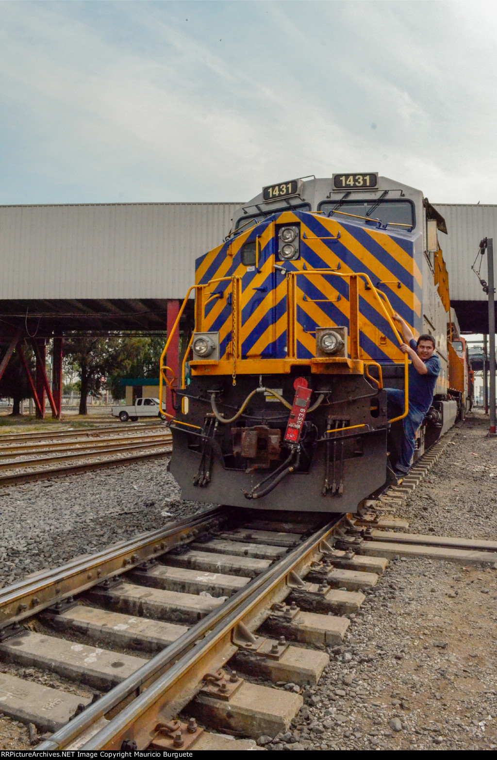 CREX ES44AC Locomotive